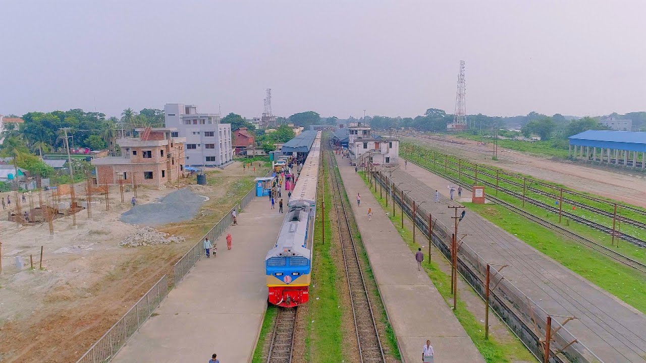 Amazing Train Crossing Akhaura Railway Station | Akhaura Railway ...
