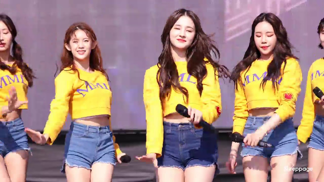 Momoland Baam nancy afmk fancam - YouTube