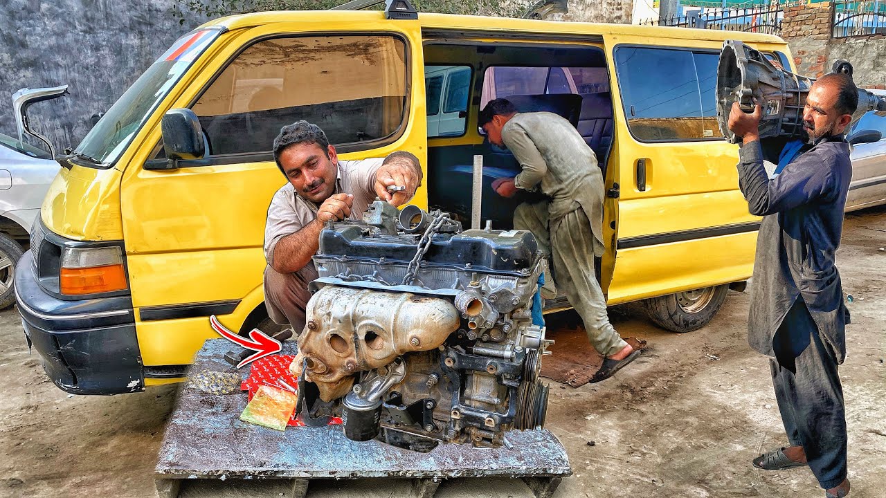A mind blowing man rebuilt the very dirty 2RZ 2400CC engine of Hiace ...