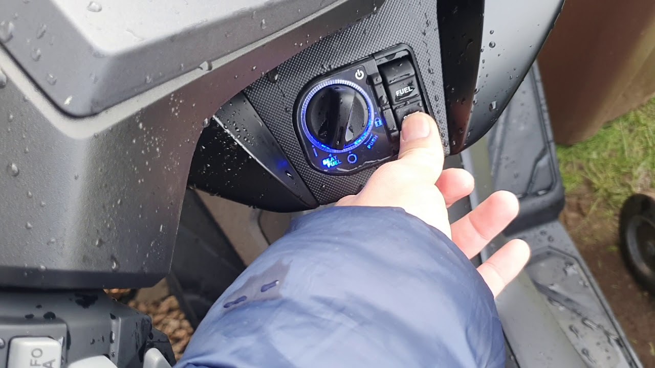 how to open seat honda forza 2021 125 - YouTube