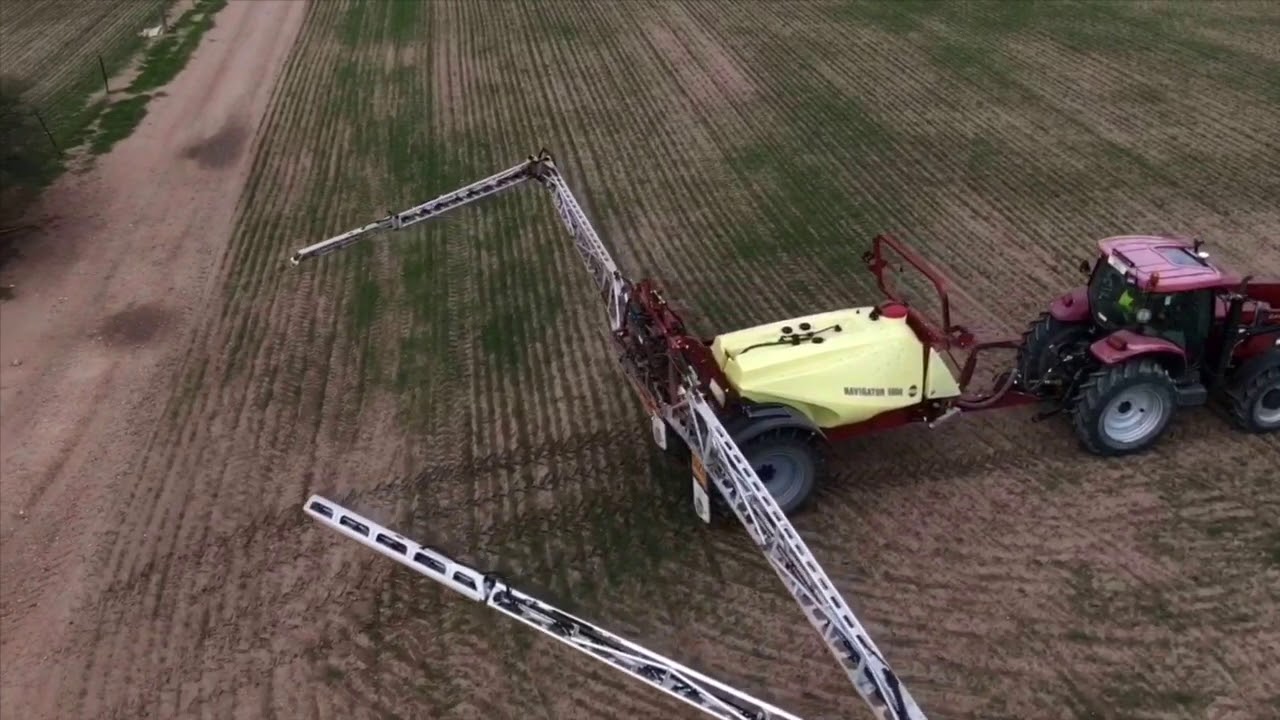 Spraying with the Hardi NAVIGATOR 5000 30mtr Aluminium boom-Drone ...