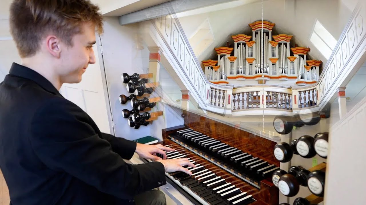 'Prelude in F Major' on one of the most beautiful Pipe Organs - J. S ...