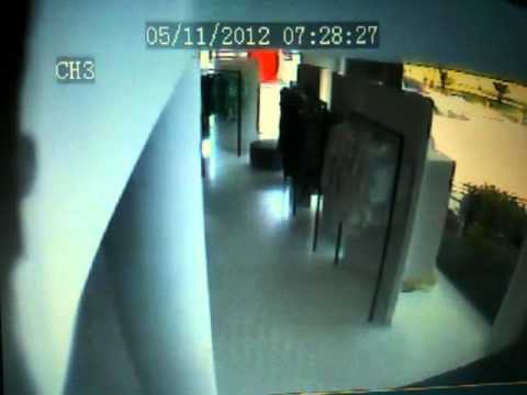 Casal pegando a babi