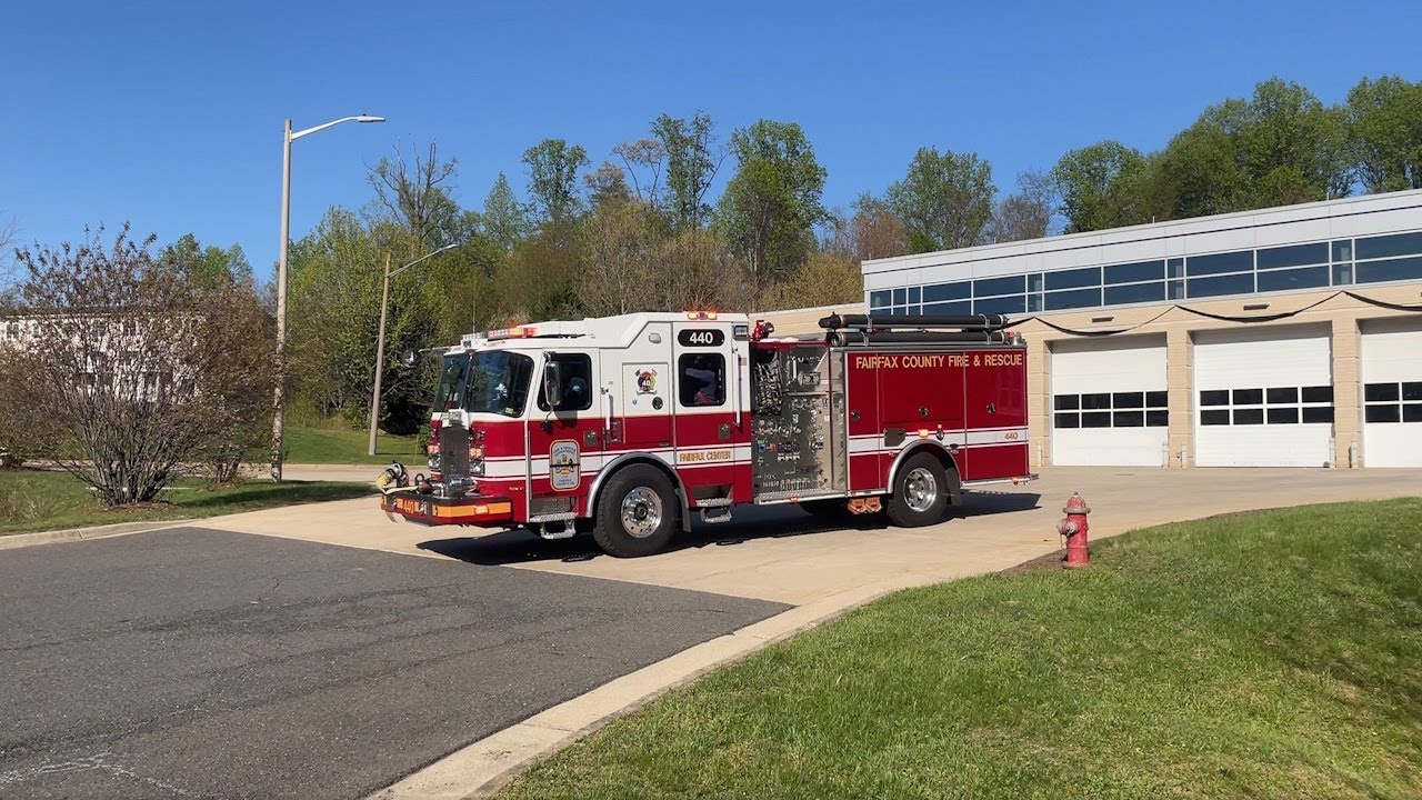 Engine 440 Responding to a Medical - Fairfax County Fire & Rescue - YouTube