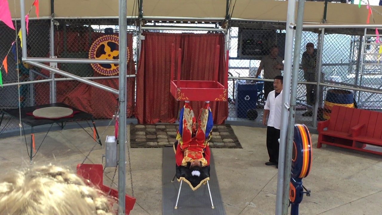 Yandong Chinese Acrobatic Troupe - Foot Juggling - YouTube