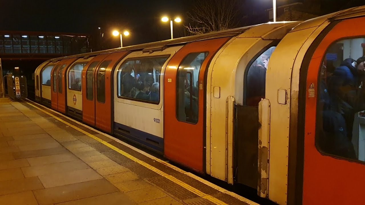Central Line 1992 Stock Trains At Leyton Night Time [Video Updated] 24 ...