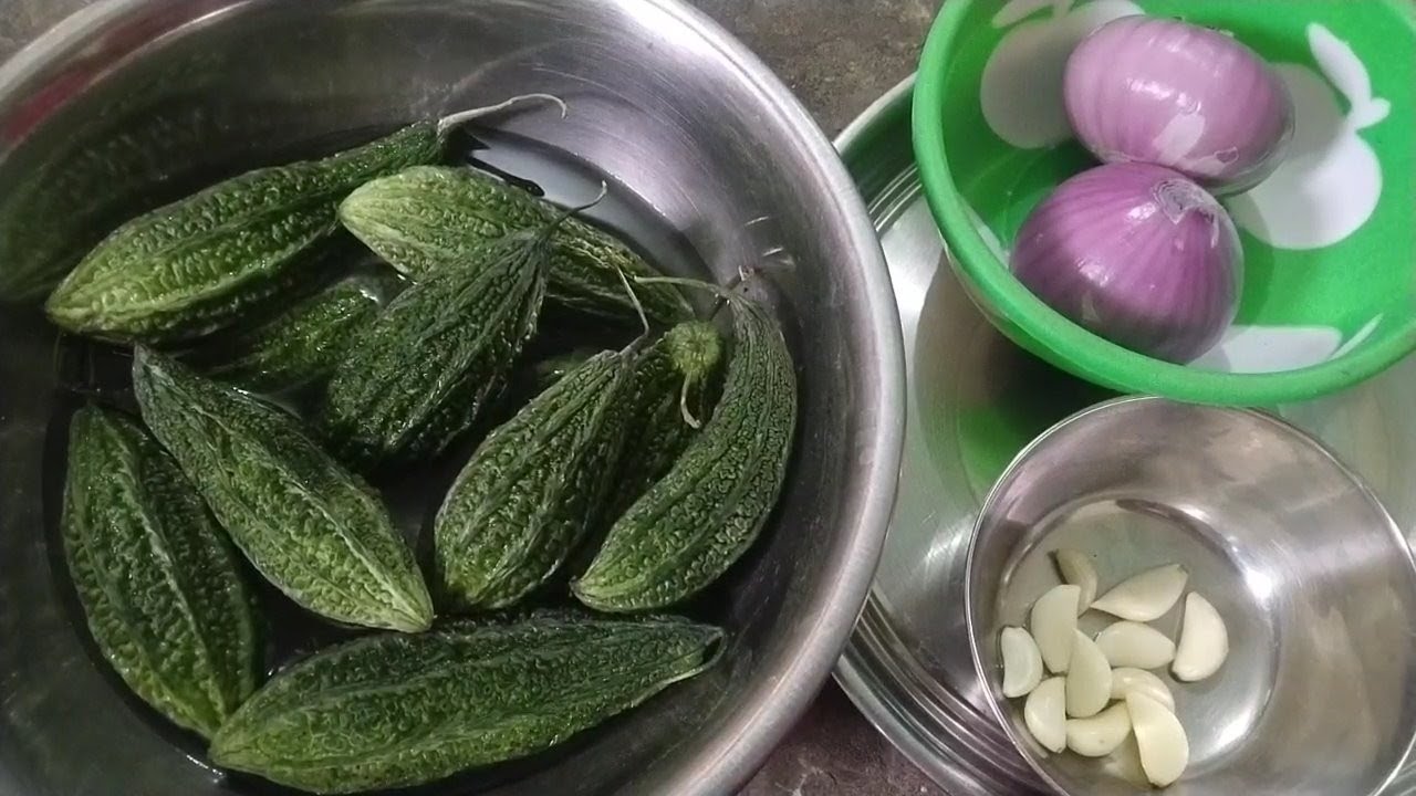 करेले की कलोजी एक बार बनाएं हप्ते भर खाएं Josh cooking - YouTube