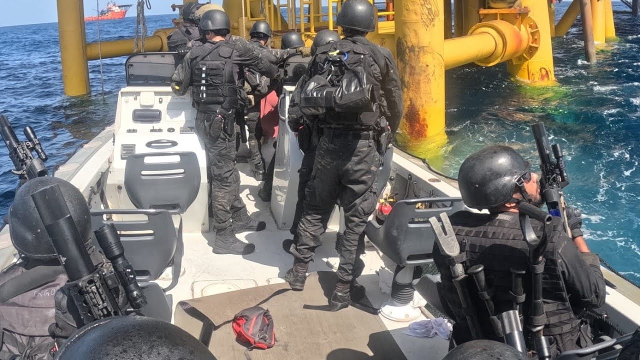 Indian Navy MARCOS' Photo Decoded - YouTube