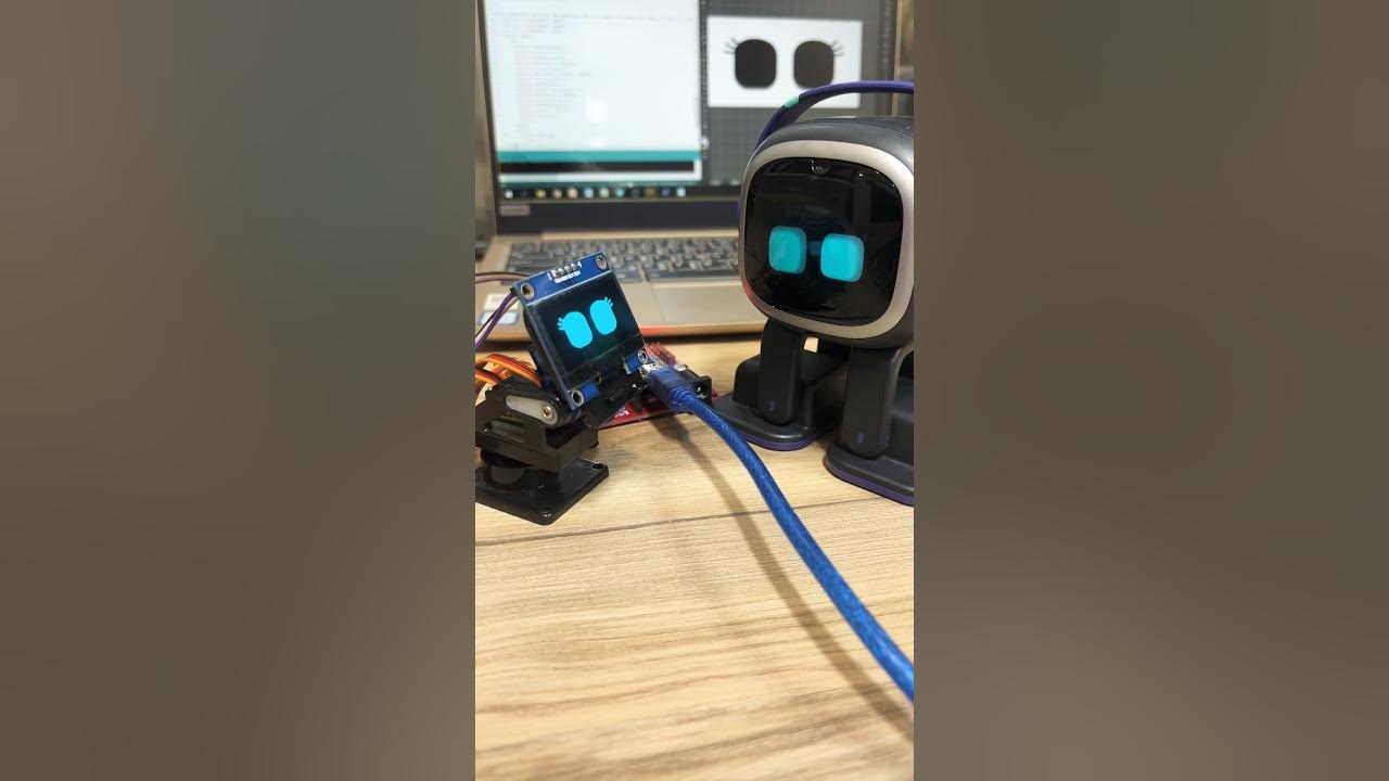 Mo-Chan & EMO - First Met 🥰 Make an Arduino Robot Ep.1 #emopet #robot #arduino - YouTube