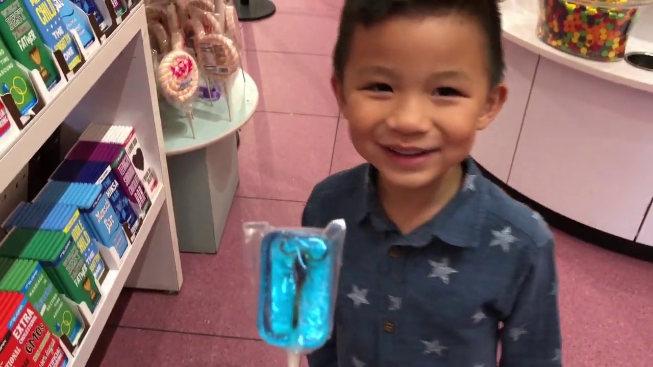Kids in Candy Store Sour Patch kids Gummy bears - YouTube
