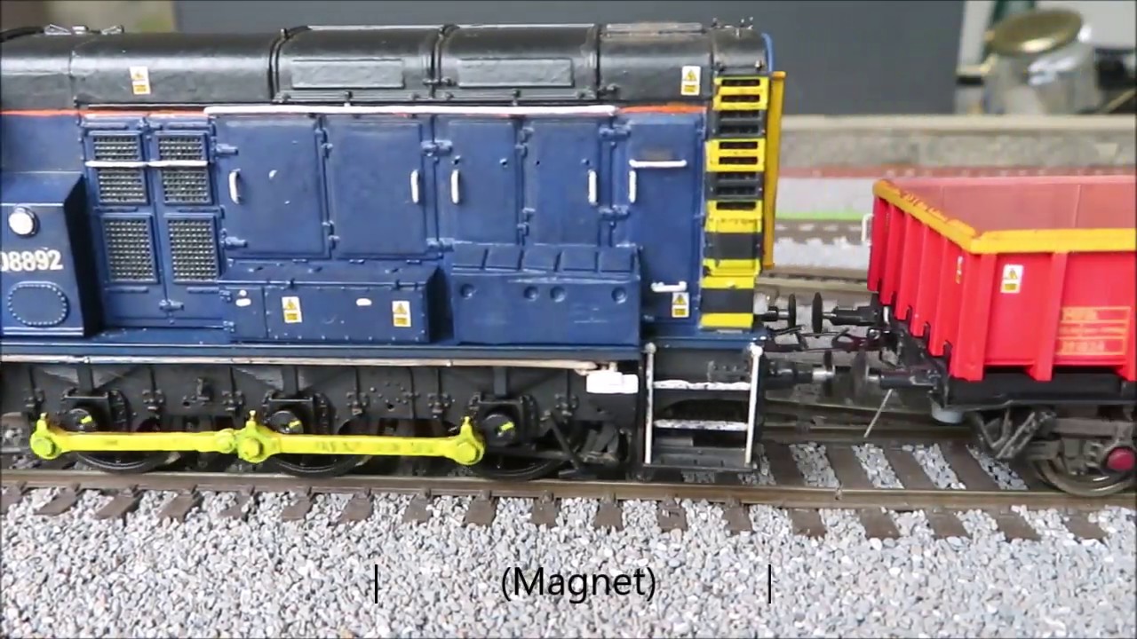 Dingham AutoCoupler 00 Gauge/4mm Scale test on 'Fordley' - YouTube
