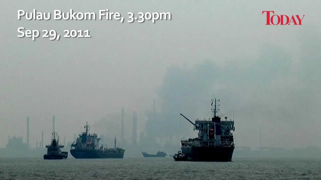 Pulau Bukom Fire Seen from Sentosa - YouTube