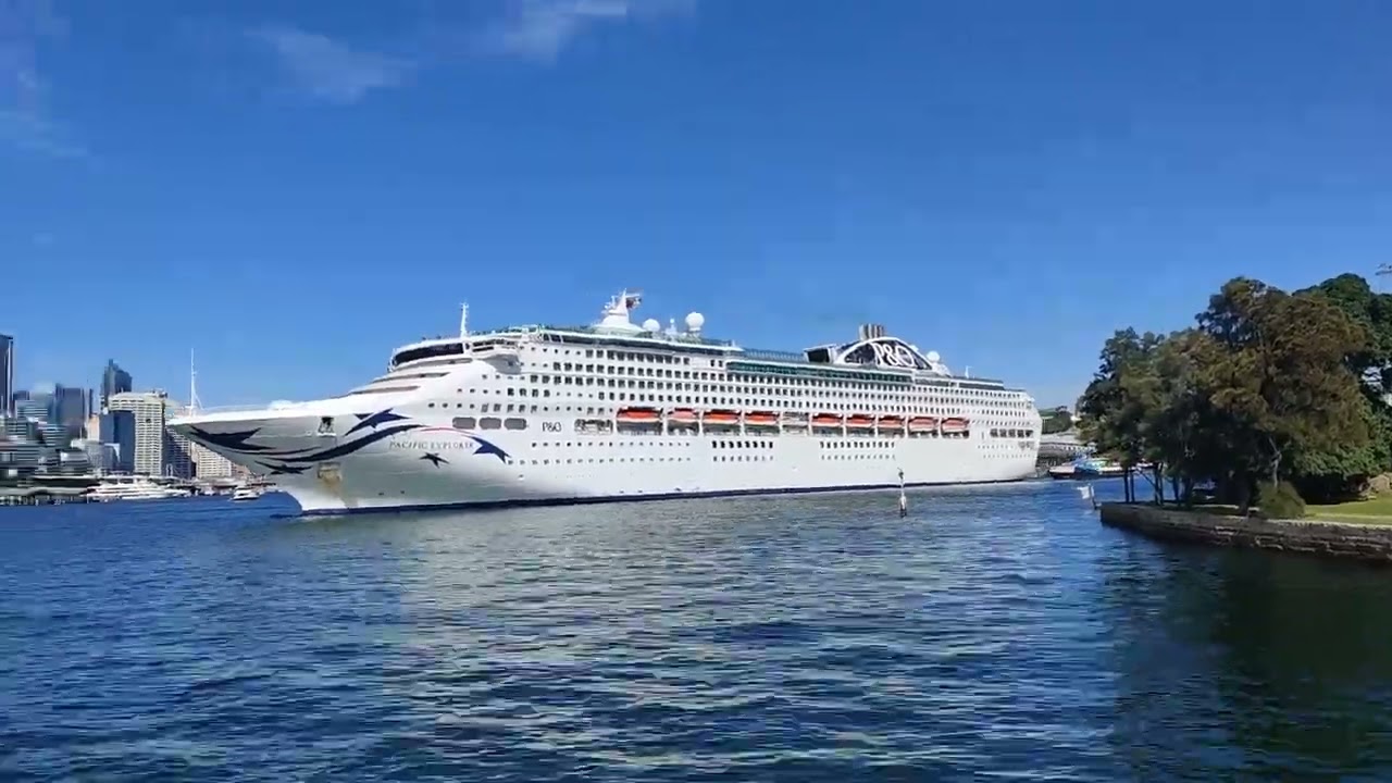 Pacific Explorer in Sydney Harbour - YouTube