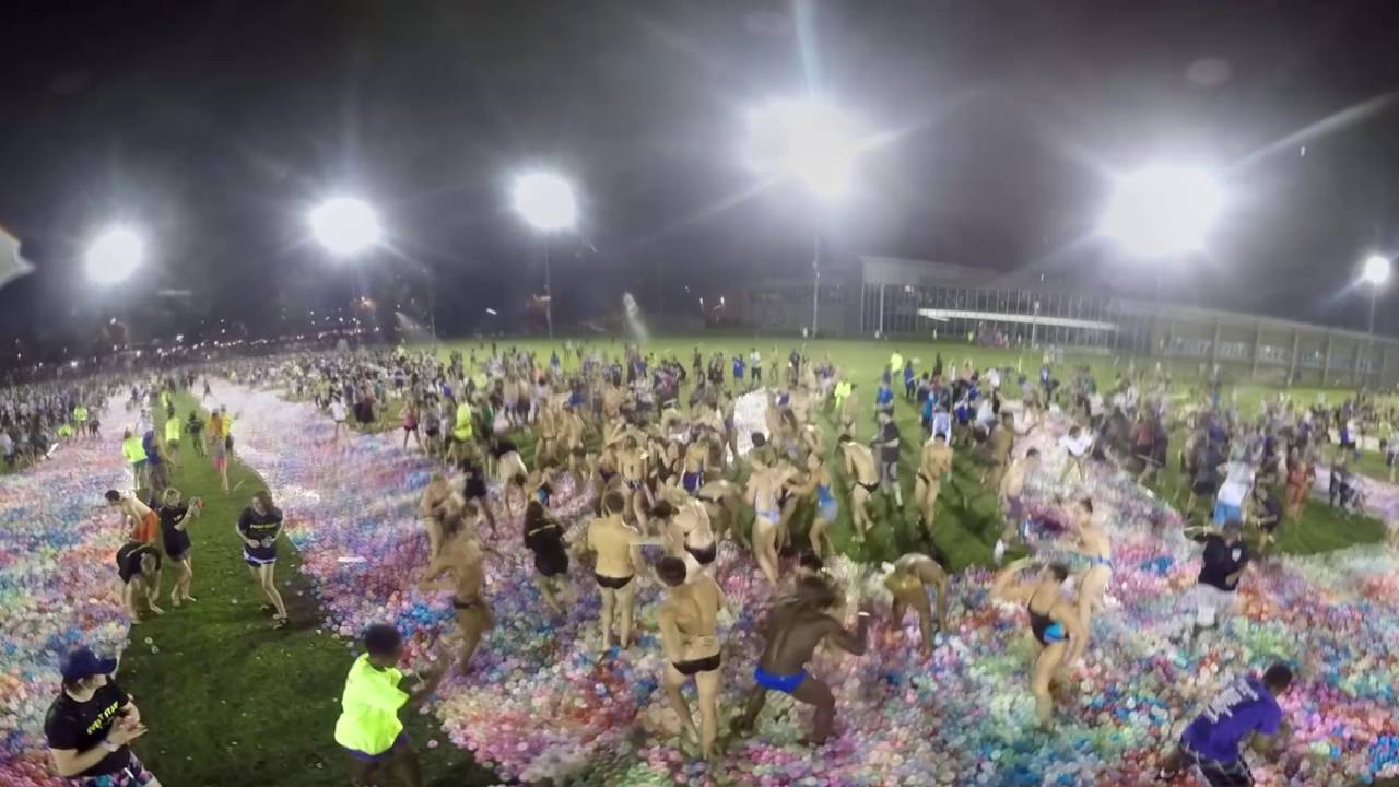World's Largest Water Balloon Fight - University of Kentucky 360 video ...