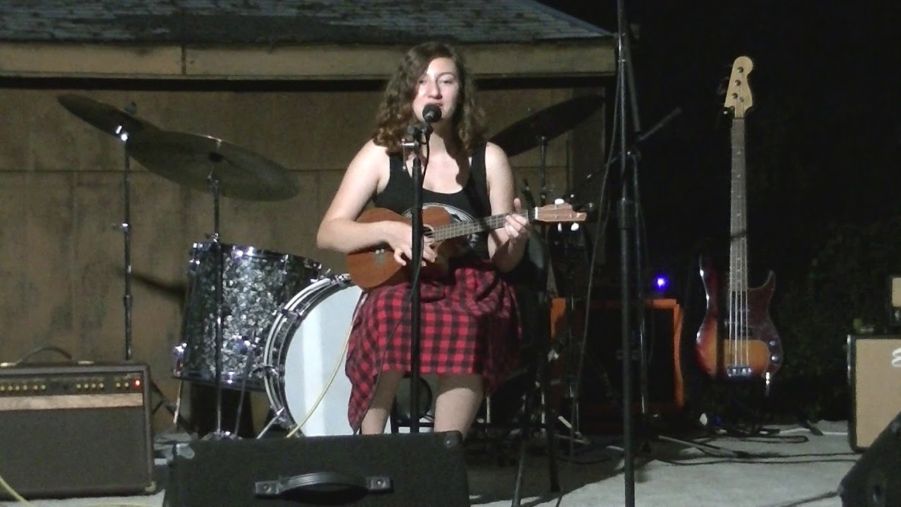 Kealee Sings Daisy Bell, (Bicycle Built for Two) - YouTube