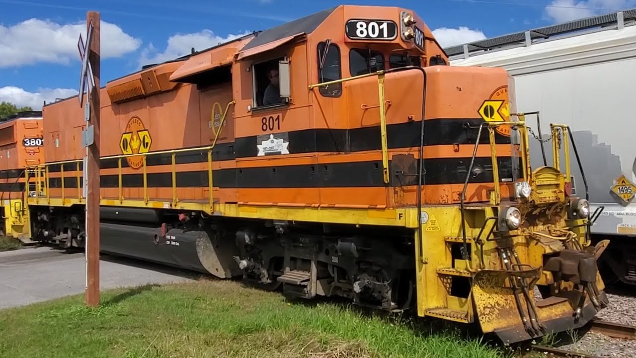 QGRY 801 & 3801 Shunting onto the ERCO Spur, Buckingham QC [1/2] - YouTube