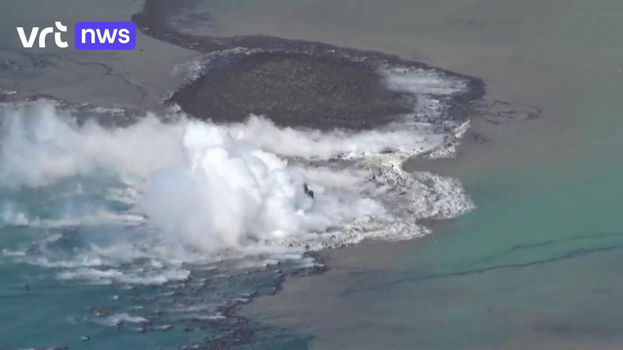 Vulkaanuitbarsting onder water vormt nieuw eiland in Japan - YouTube