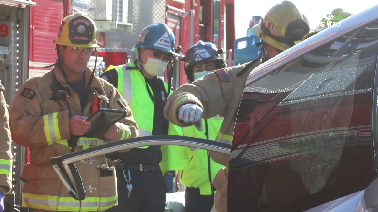 Riverside: 1 Extricated in Traffic Collision on Market and the 60 - YouTube