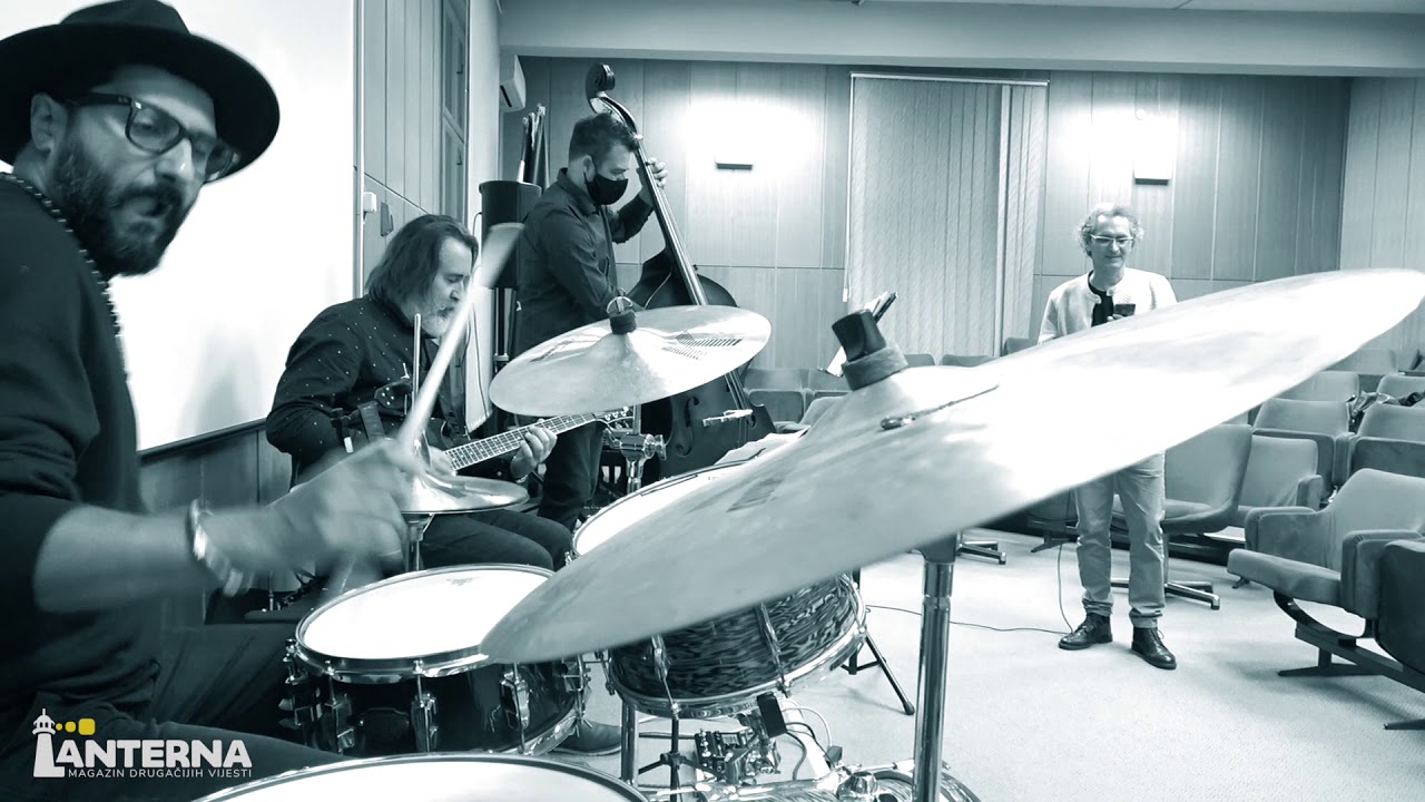 MIRSAD DALIPI SA GLAZBENICIMA IZVODI SKLADBU Ke Pjeshka (Kod breskve ...