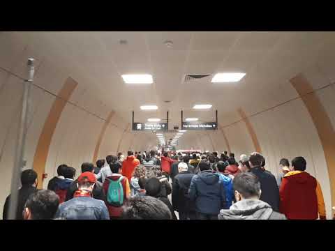 Galatasaray antrenman sonrası  Seyrantepe metroya  gidiş kutlamalar devam ediyor
