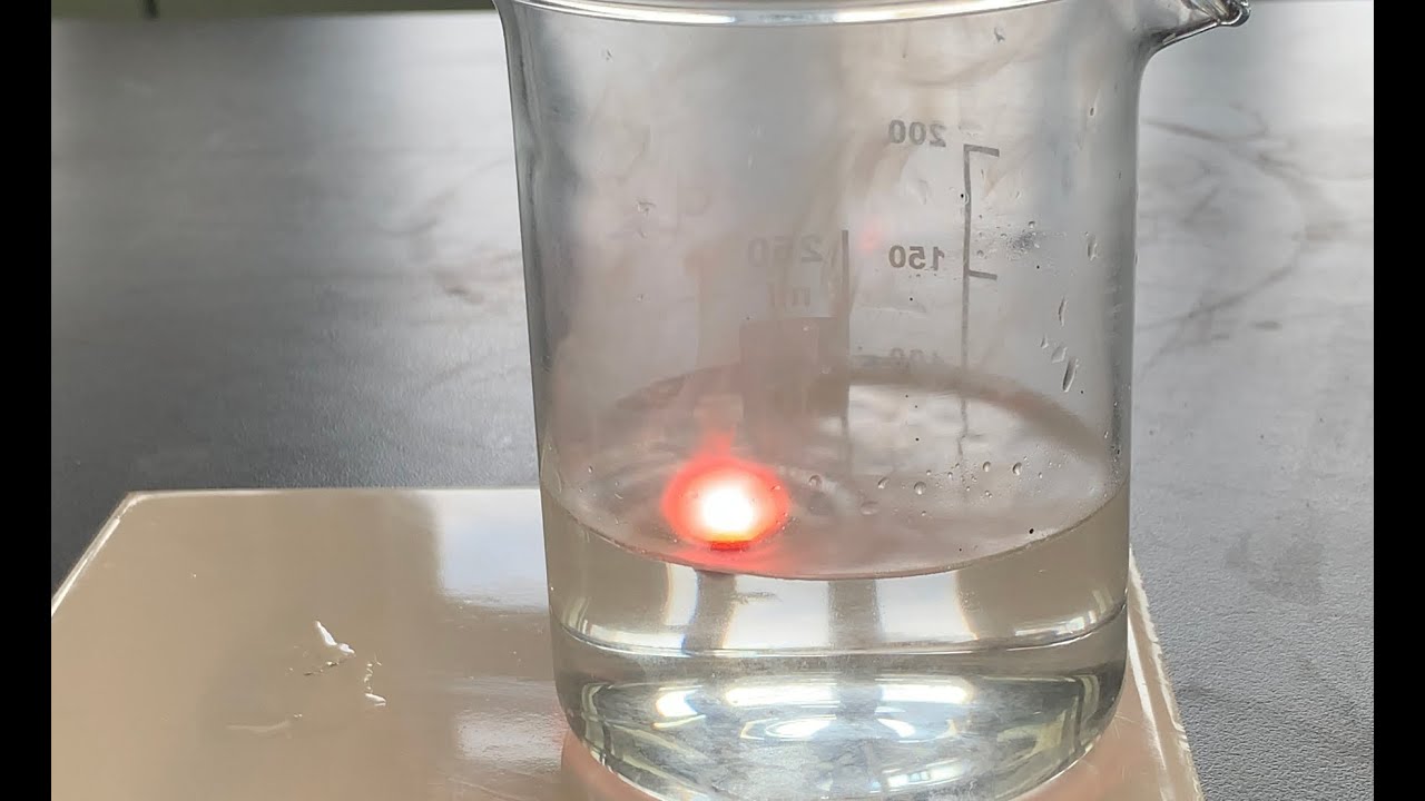 鉀與水反應 Reaction of Potassium with water - YouTube
