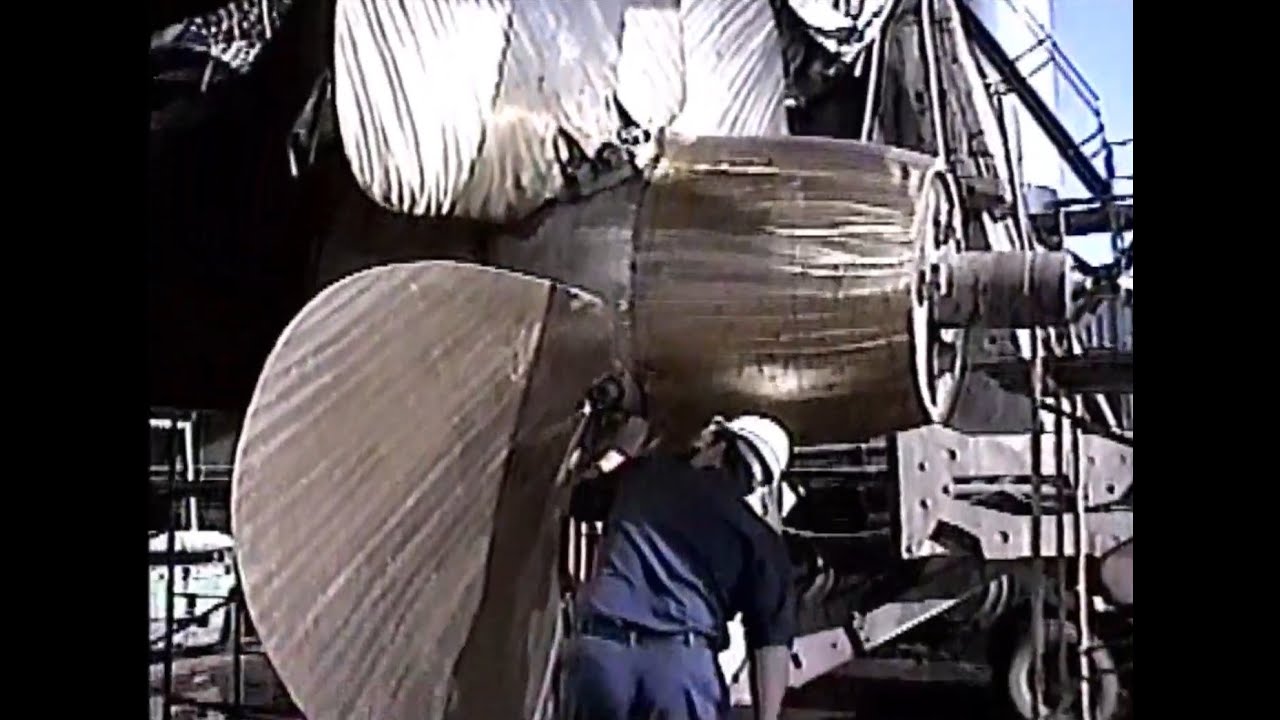 USCGC SHERMAN (WHEC-720) INSPECTING BLADE MARKS ON CONTROLLABLE PITCH ...