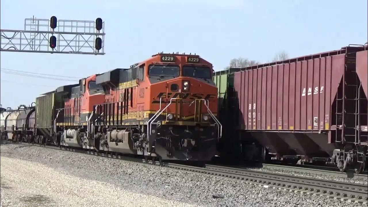 BNSF Galesburg Five trains Amtrak CSX CP Ferromex April 5, 2021 - YouTube