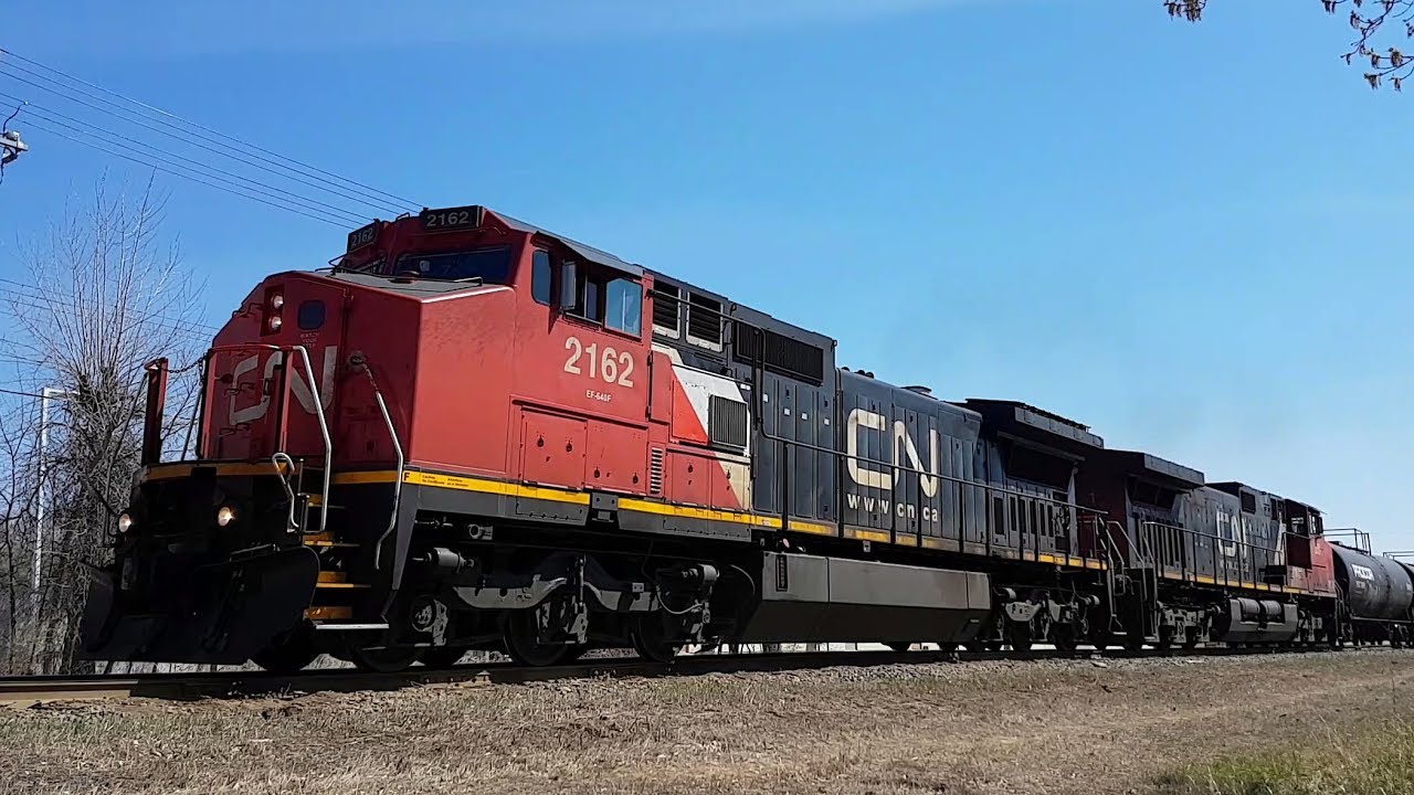 Mid-Day and Late Night Freight Trains Rolling Across Winnipeg w/ GMD1 ...