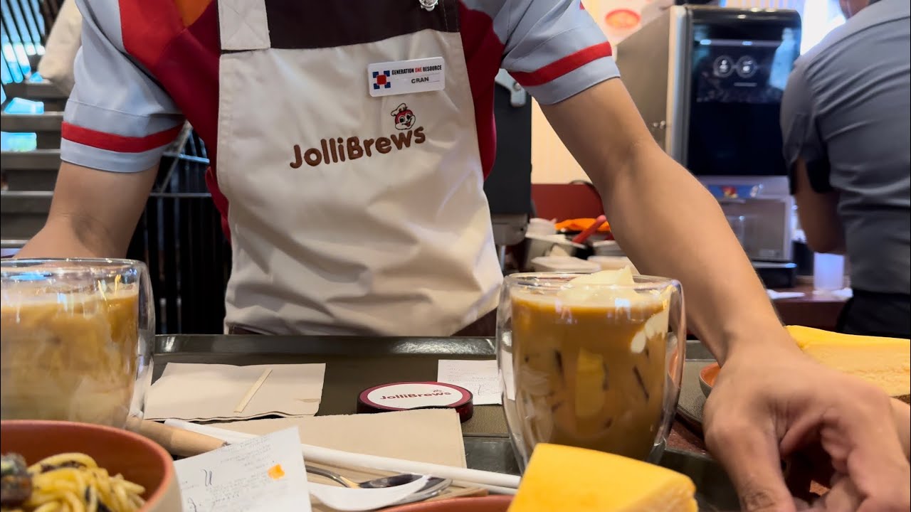 JolliBrews: Jollibee’s first pop-up cafe in BGC | Triangle Drive, BGC ...