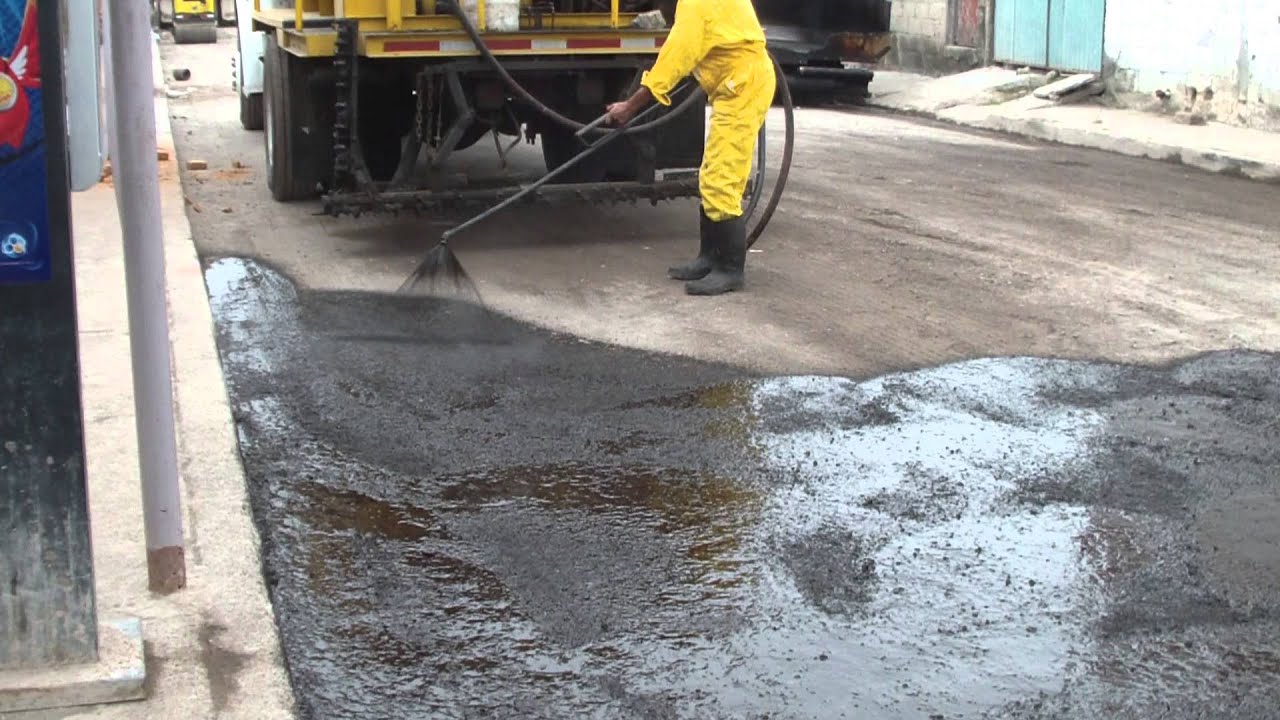 COMO SE HACE UNA CARRETERA, RIEGO DE LIGA Y POREO - YouTube