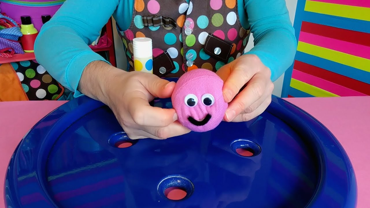 I Am A Circle! Make Your Own Circle - Mister Maker's Shapes Dance - YouTube