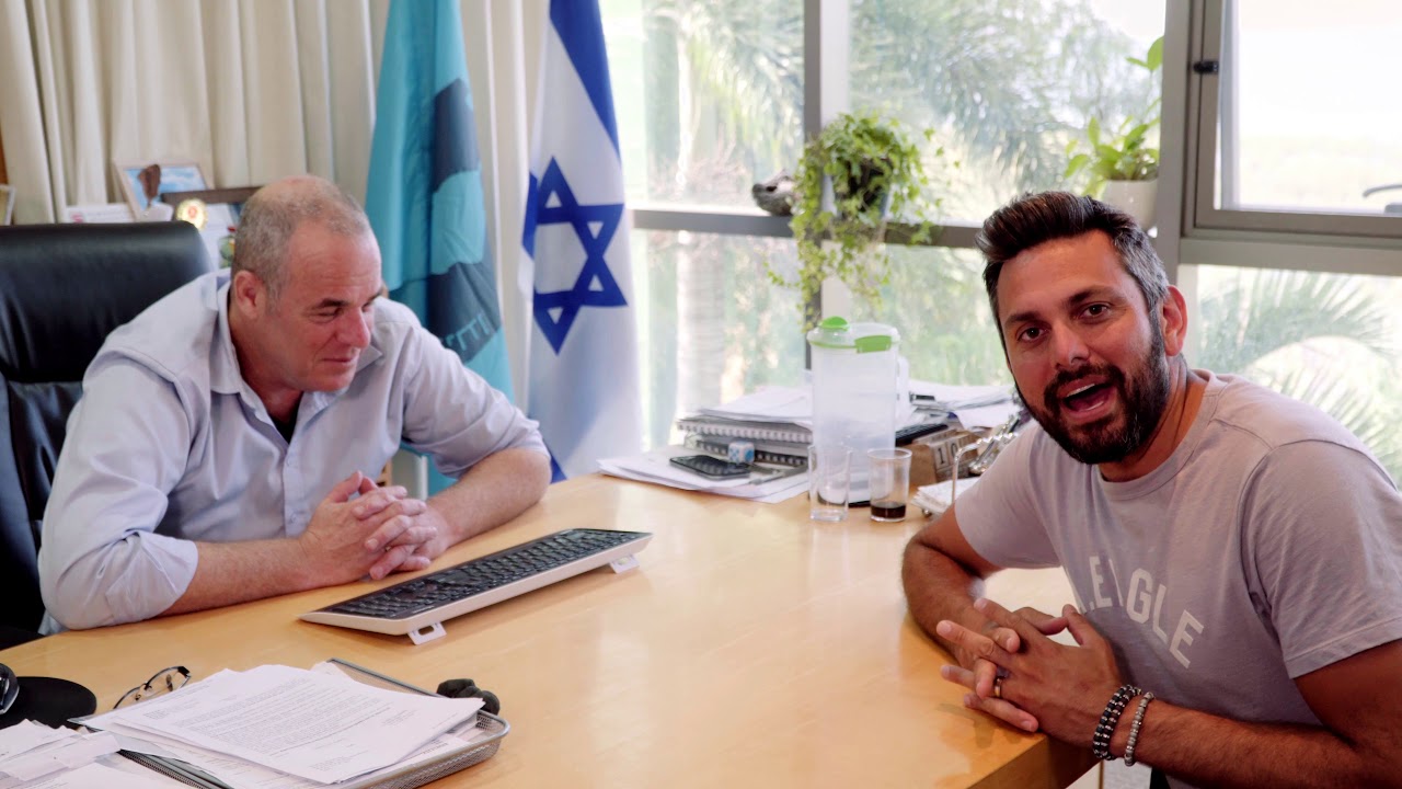 Chaim with Mayor Greenbaum | Galilee Succot 2020 | Aliyah Return Center ...