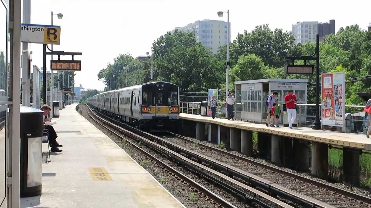 LIRR Port Washington Branch: Penn Station bound M7 Train at Flushing ...