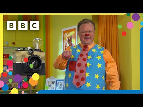 School Photos with Mr Tumble | Mr Tumble and Friends