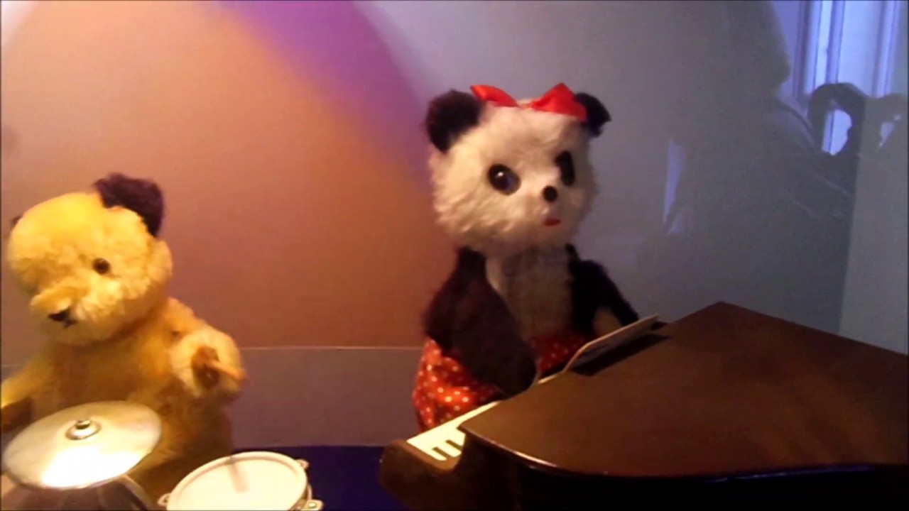 Coin Operated Sooty Show Puppet TV Concert Amusement Arcade Machine ...