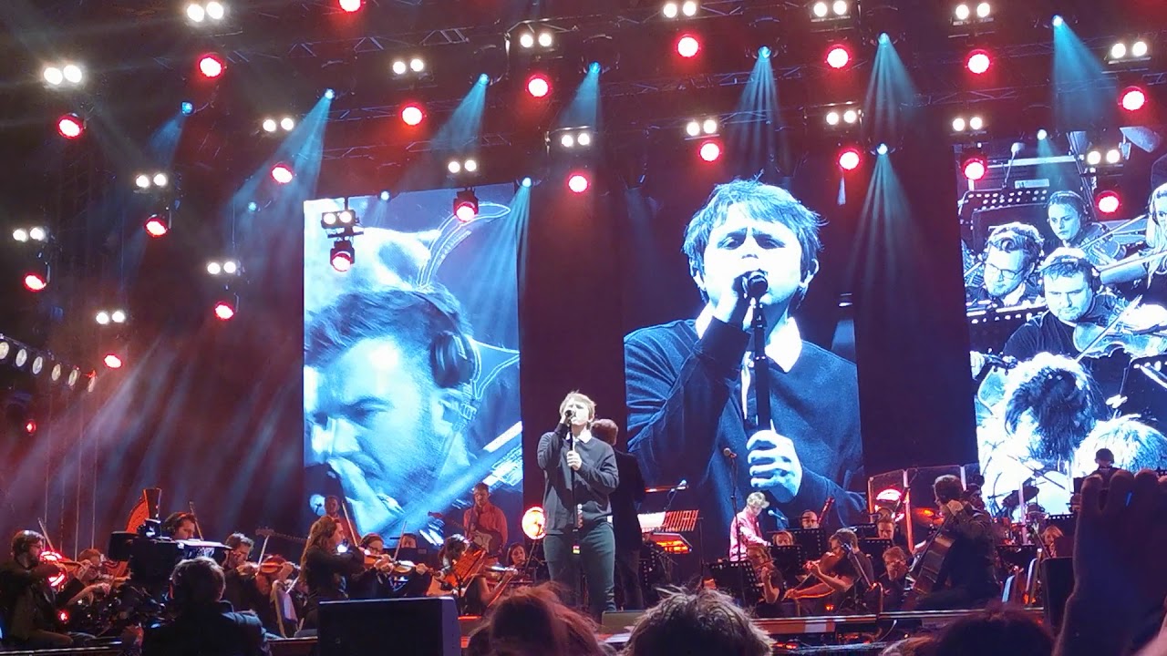 Lewis capaldi live. - YouTube