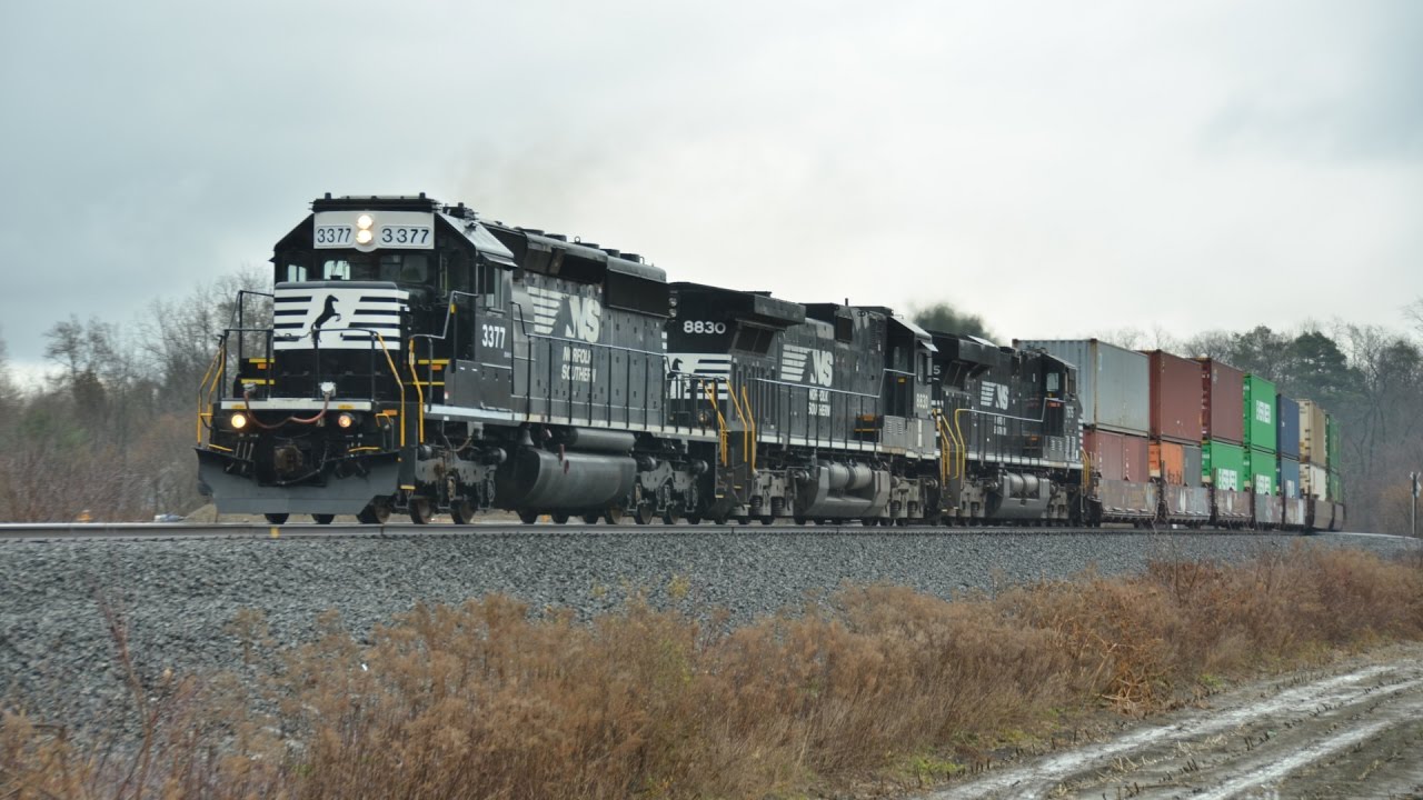 HD: The "Sick" RS5T on the NS SD40-2 #3377 - YouTube