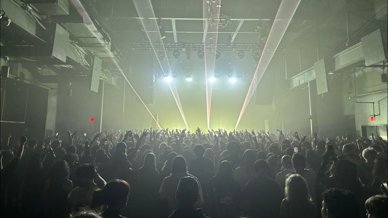 2HOLLIS DALLAS CONCERT (1/17/25) (JEANS) - YouTube