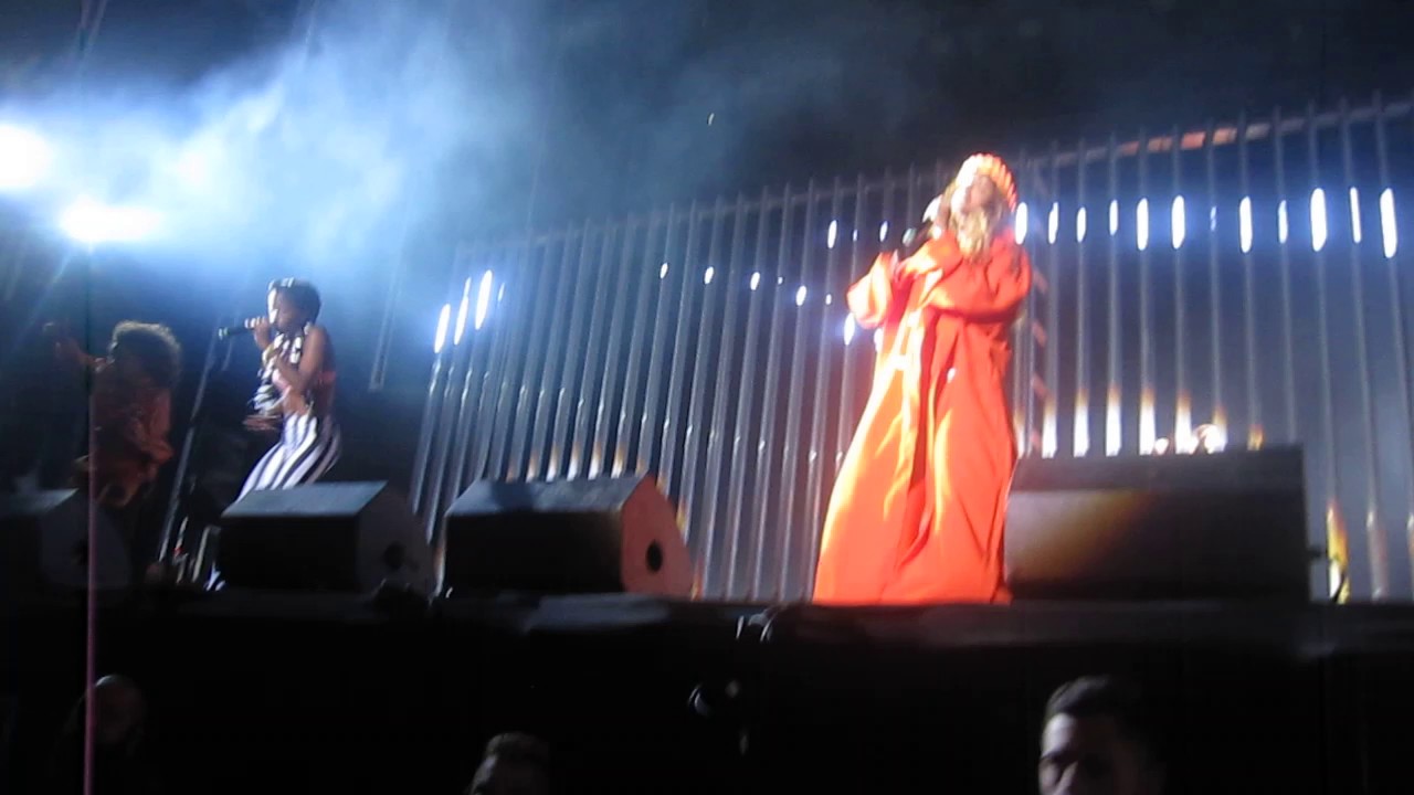 M.I.A. - Bamboo Banga (Live @ Mad Cool Festival, Madrid 8/7/2017) - YouTube