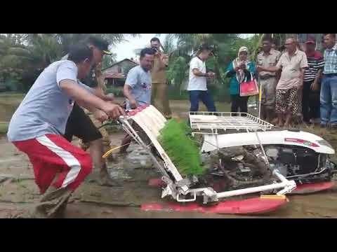 Dandim 0312/Pdg Letkol Kav Eryzal Satria, SE sedang menjalankan mesin ...