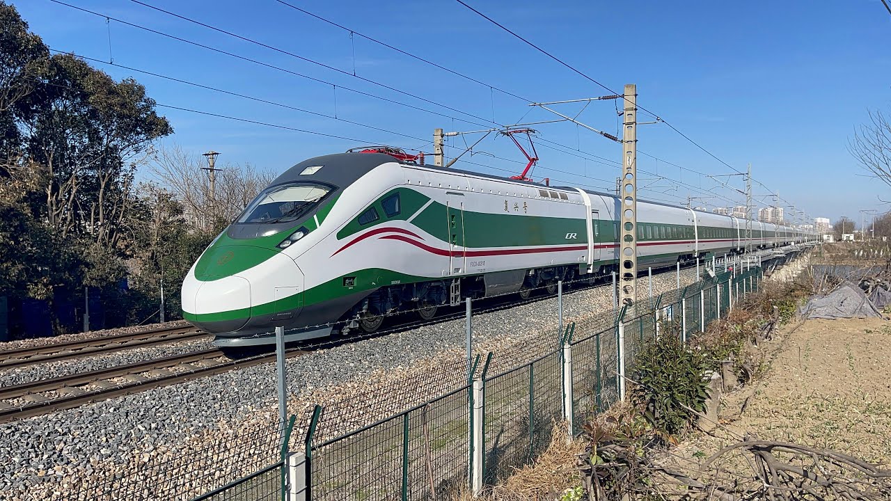 The newest Fu Xing Train of China Railway-CR200J-C is now running ...