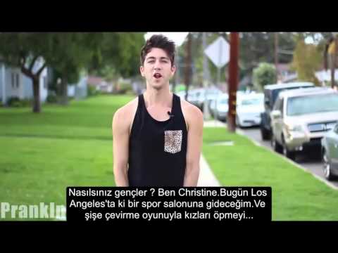 Spor Salonunda Öpüşme Şakası