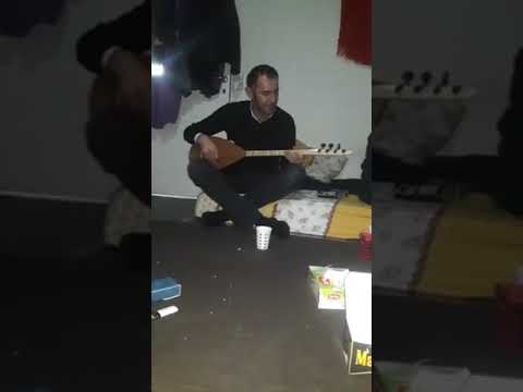 Saz eşliğinde müzik keyfi