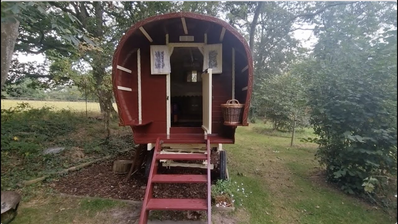 Staying in a Traditional Romany Vardo ~ Two Buffoons on Holiday - YouTube