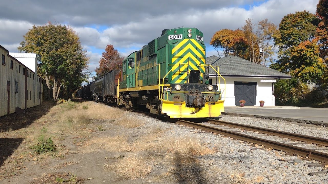 Buffalo Southern railroad 5010 rs11 back at it aging - YouTube