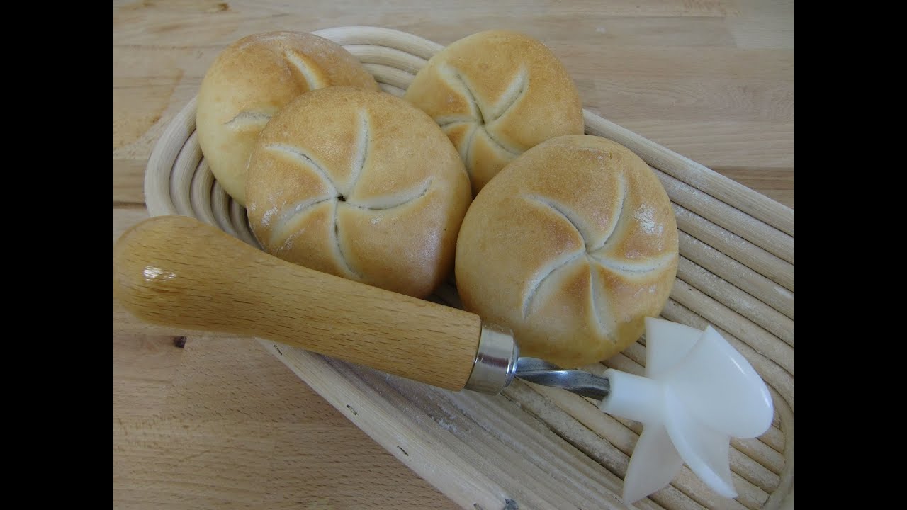 Kaiser Semmel Herstellung mit dem Backprofi Semmeldrücker - YouTube