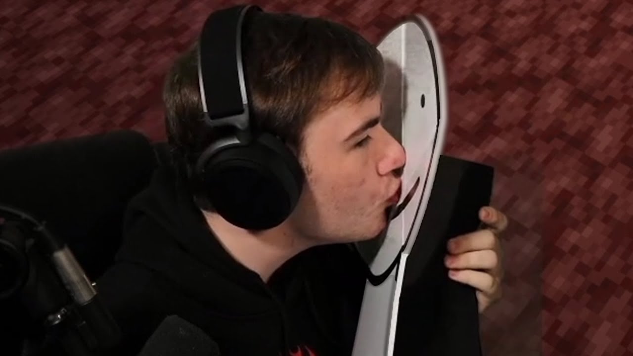 Sapnap Kisses Dream IRL - YouTube
