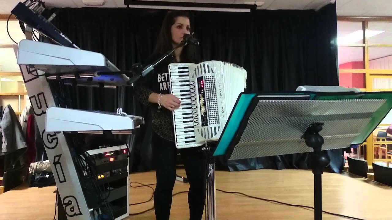 Lucia y su acordeon - YouTube