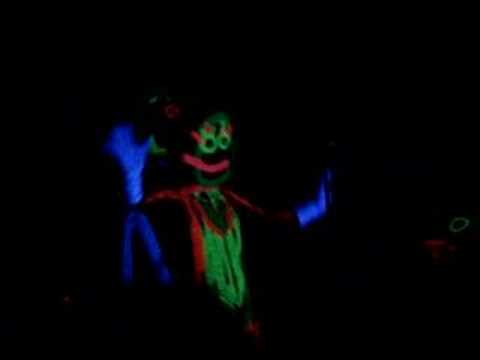 Sia - Buttons (Live) - YouTube