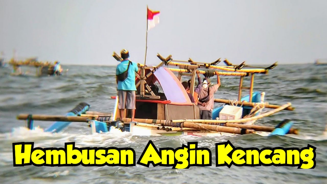 Hembusan Angin Cukup Kencang Saat Berangkat Melaut - YouTube